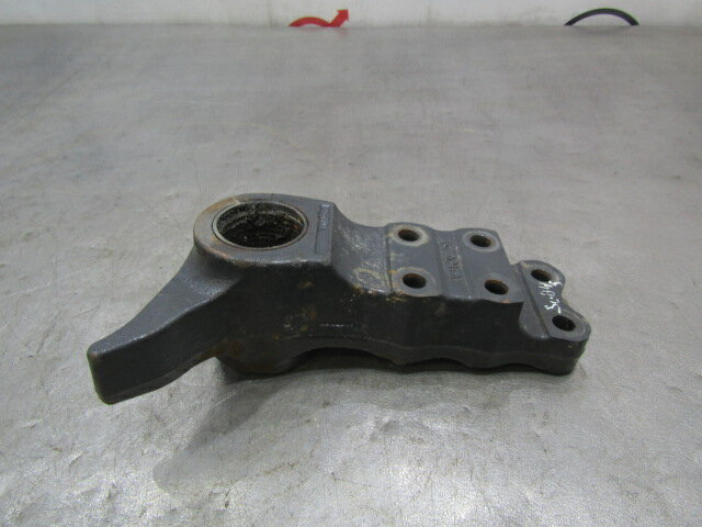 Кронштейн рессоры дополнительного переднего моста левый Scania 6-series, сайлентблок под замену