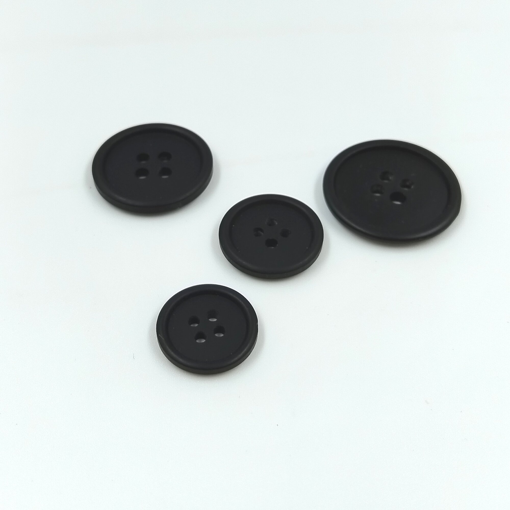 Пуговицы костюмные черные матовые 1.8 см 5 шт