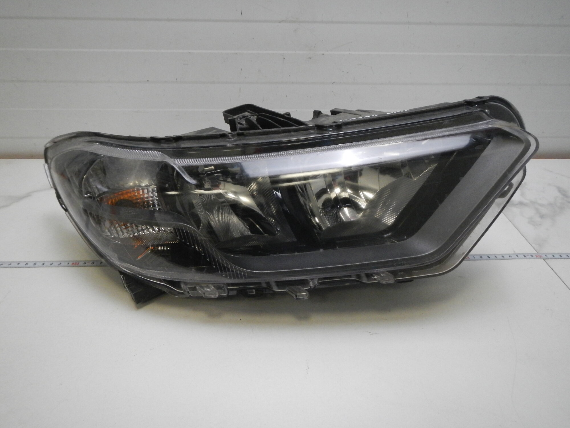 Б/У Фара правая, ВАЗ (VAZ)-LADA NIVA TRAVEL (CHEVROLET NIVA) LADA NIVA TRAVEL (CHEVROLET NIVA) 20- Сломано крепление, тре...