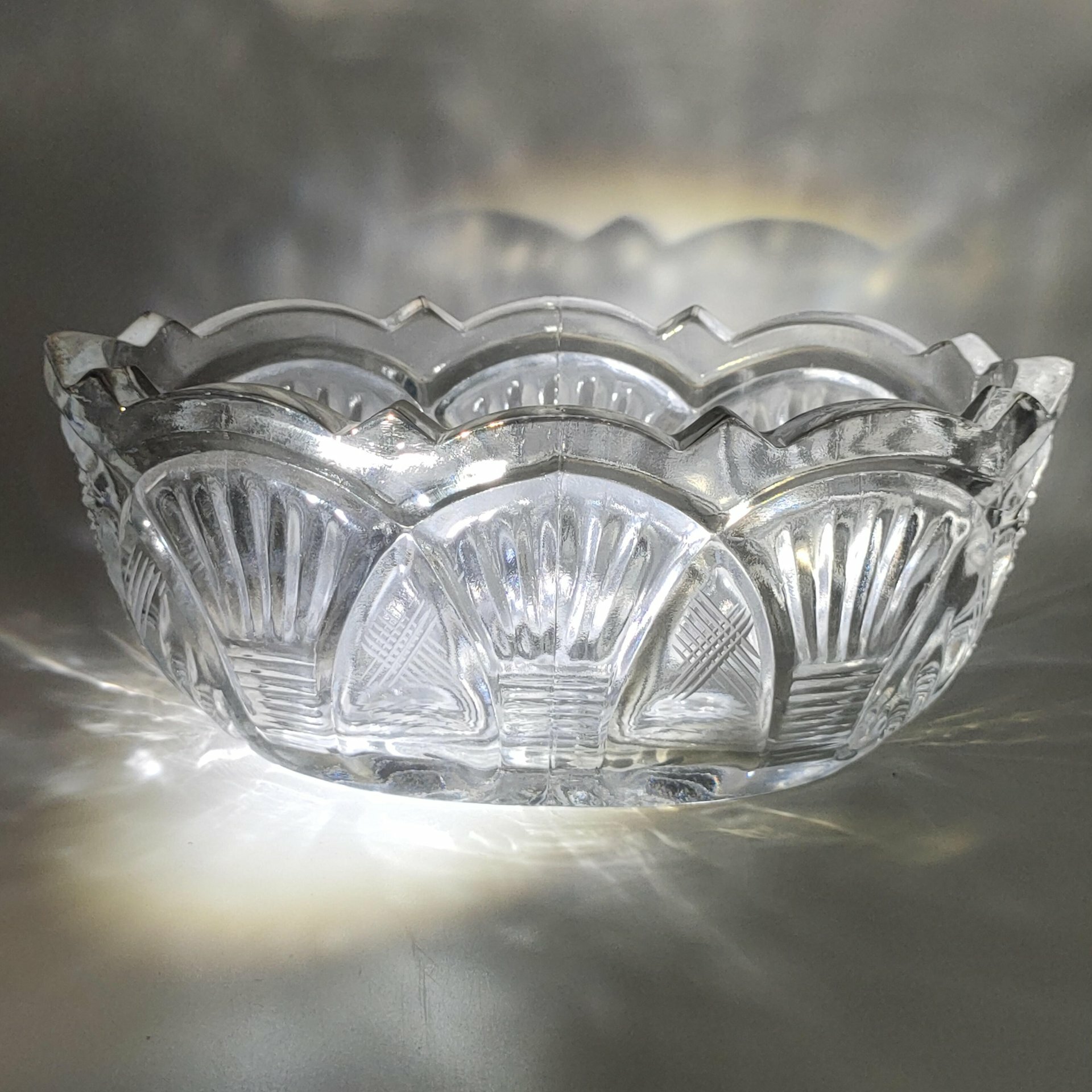 Конфетница в форме ладьи с растительным декором, стекло, пресс, СССР, 1970-1990 гг.