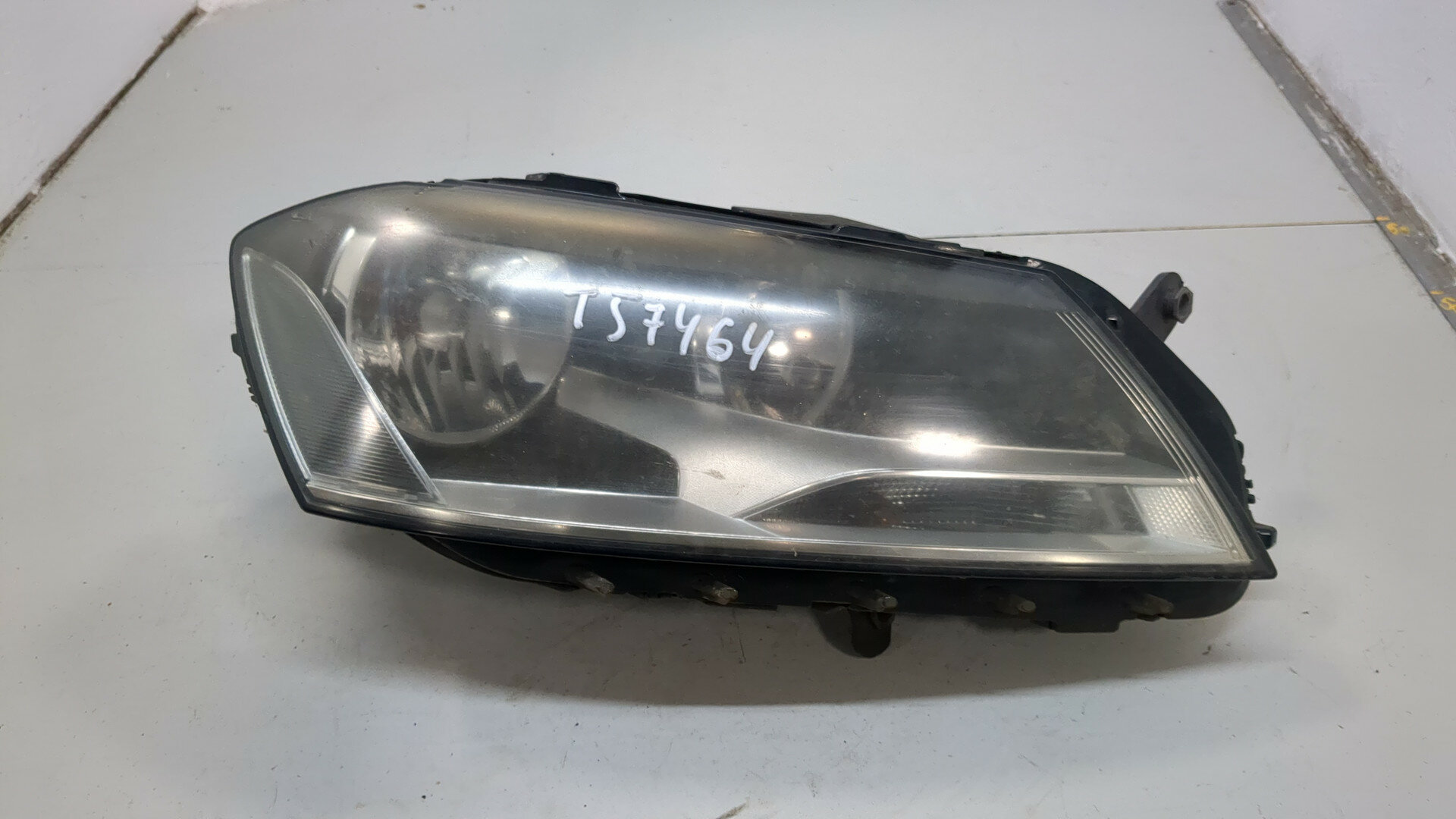 Фара (передняя) правая Volkswagen Passat 7 Европа Б/У