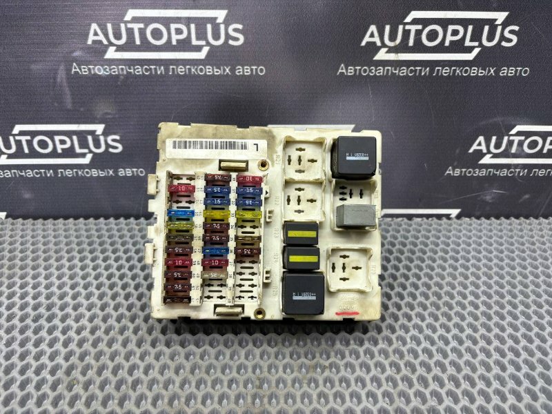 Блок предохранителей салонный