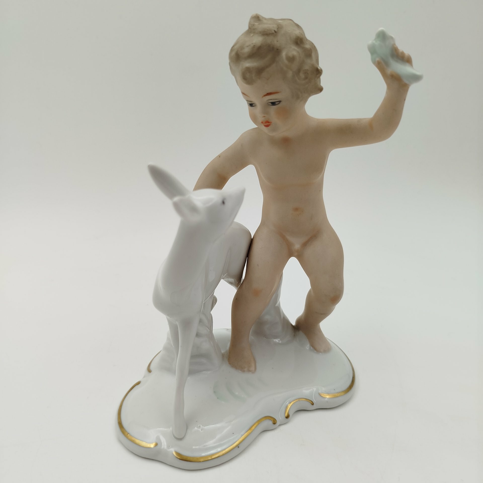 Статуэтка "Путти с ланью", фарфор, роспись, золочение, Wallendorf, Германия, 1963-1980 гг.