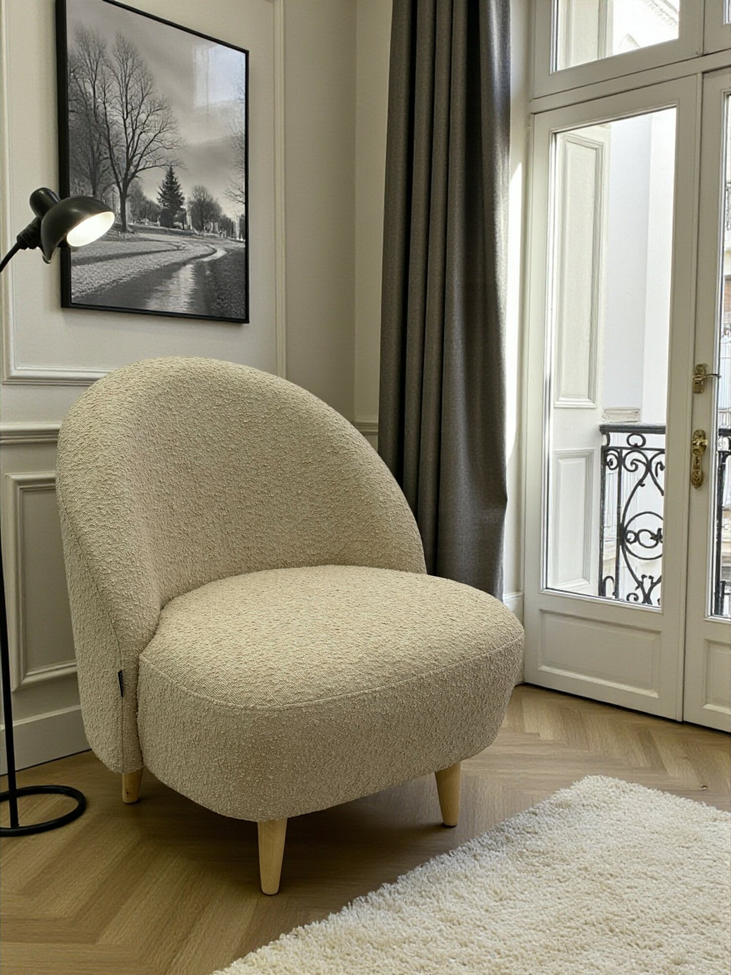 Кресло мягкое для дома и отдыха Бари, бежевое букле, на ножках