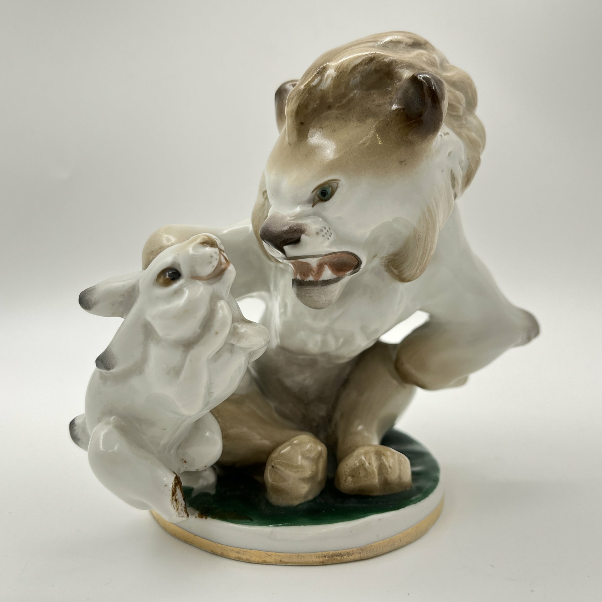 Статуэтка "Заяц во хмелю", скульптор Б. Я. Воробьев, фарфор, роспись, золочение