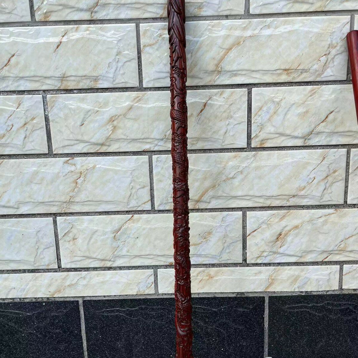 Палка из палисандра с полностью вырезанной рукояткой в виде дракона, цельная деревянная палка для использования в автомобиле, фитнес-игрушка, палка для тайцзи и боевых искусств.