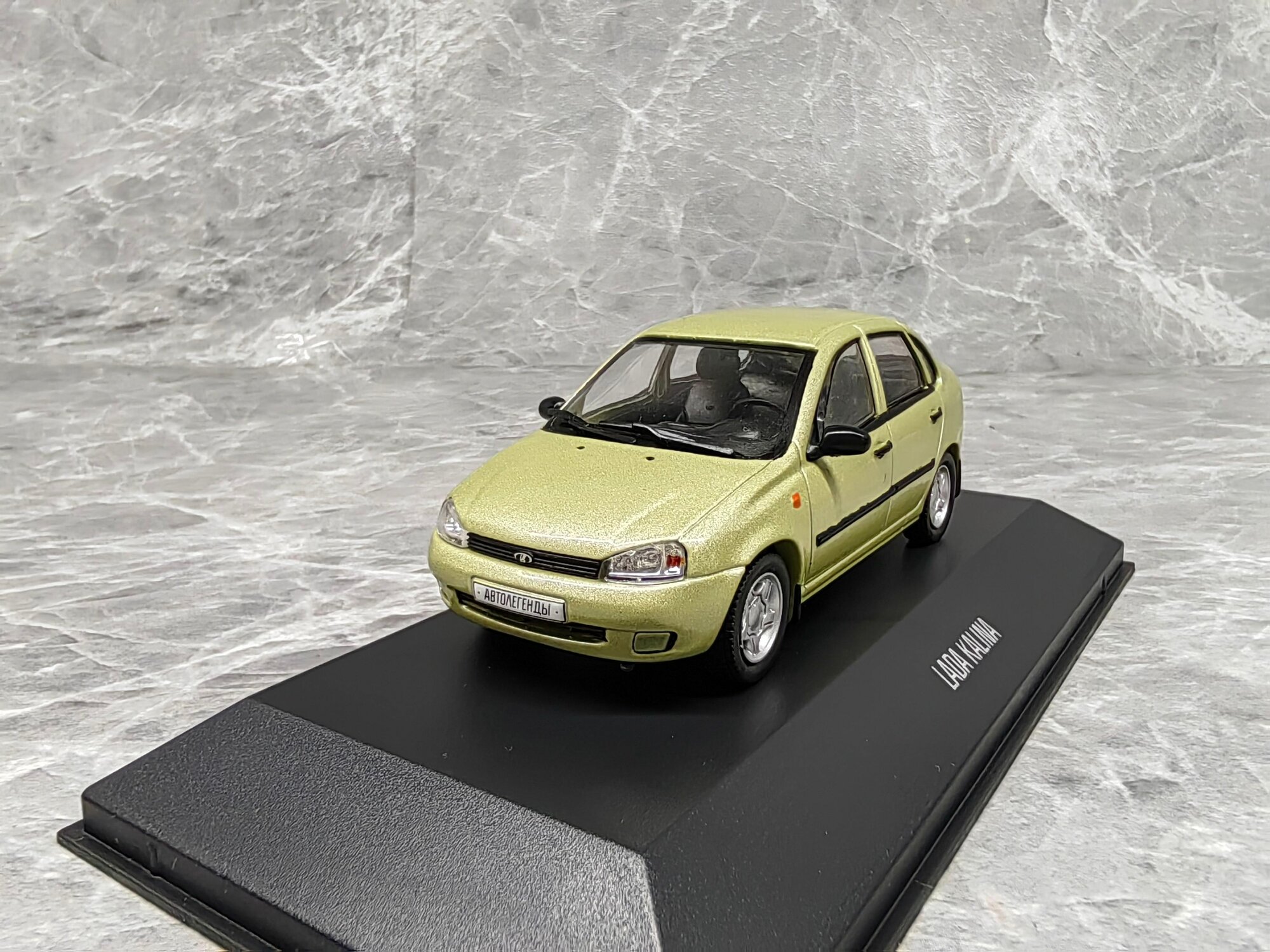 Модель автомобиля Lada Kalina в масштабе 1:43, изготовленная из литого под давлением металла