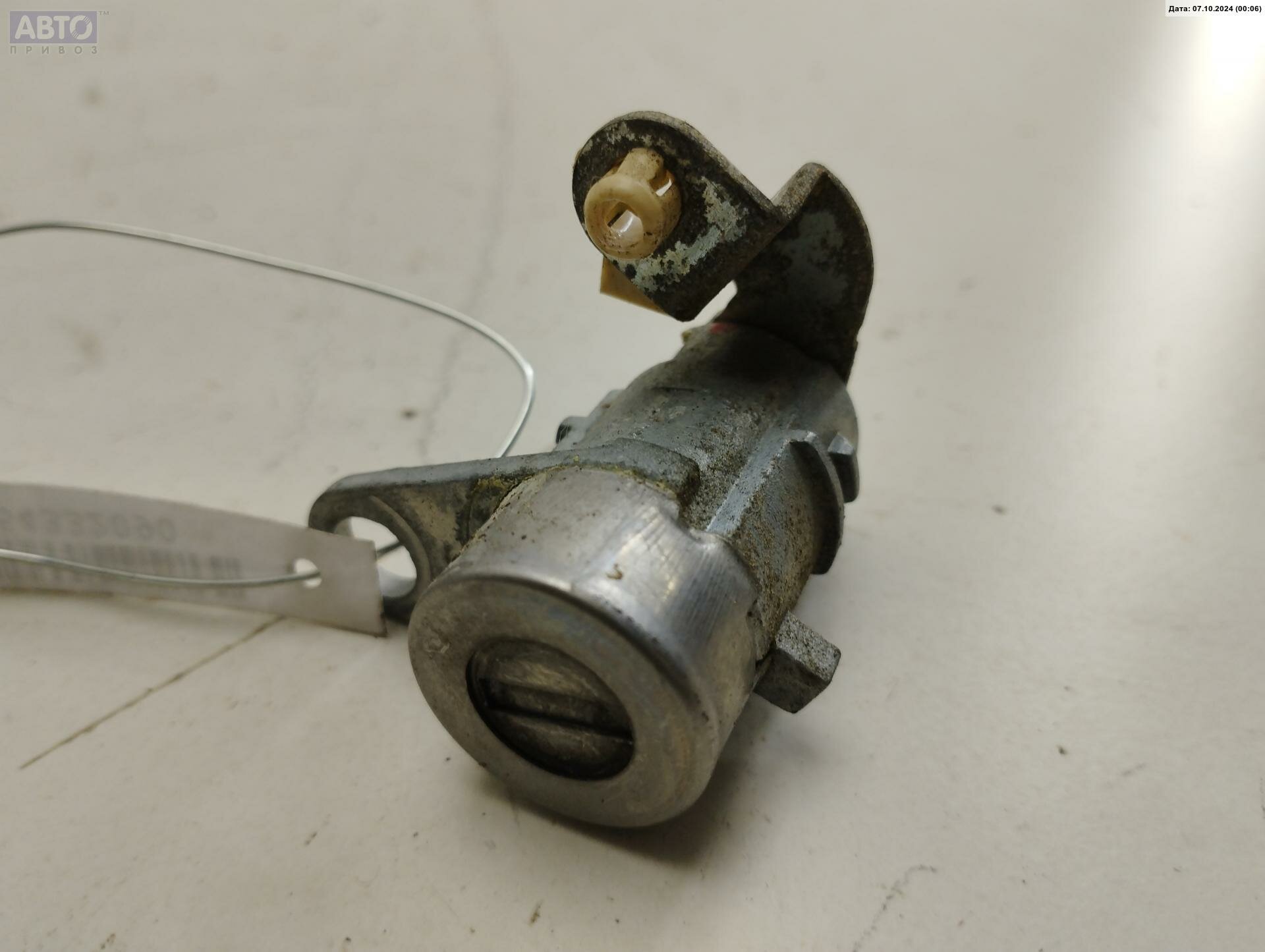 Личинка замка Kia Carnival