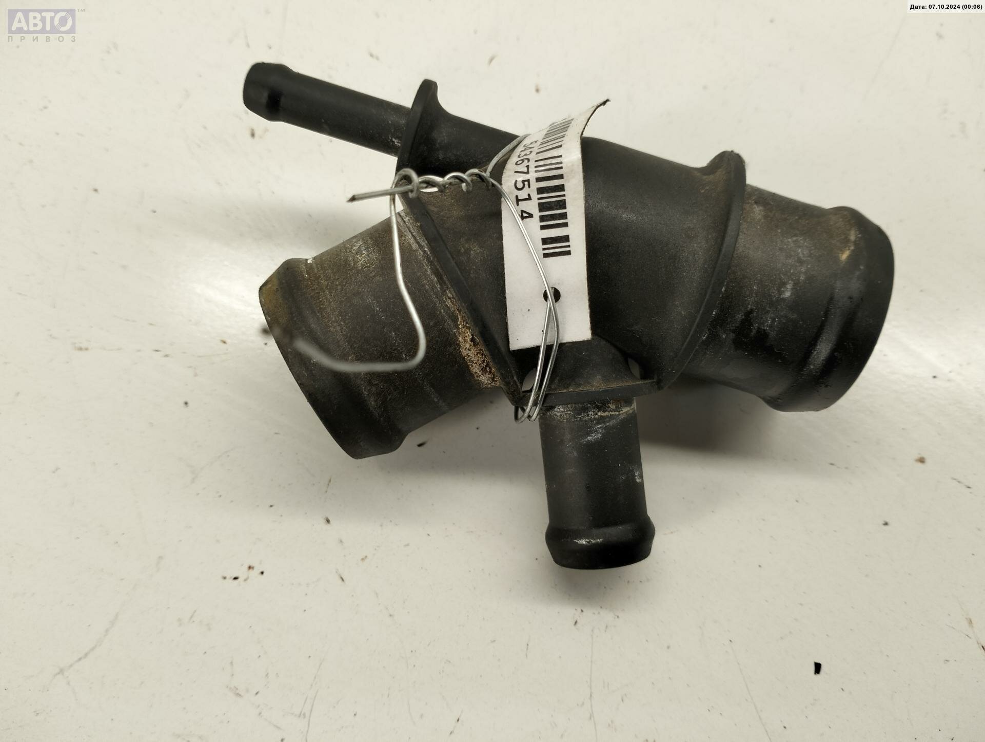 Фланец (тройник) системы охлаждения Volkswagen Golf-4