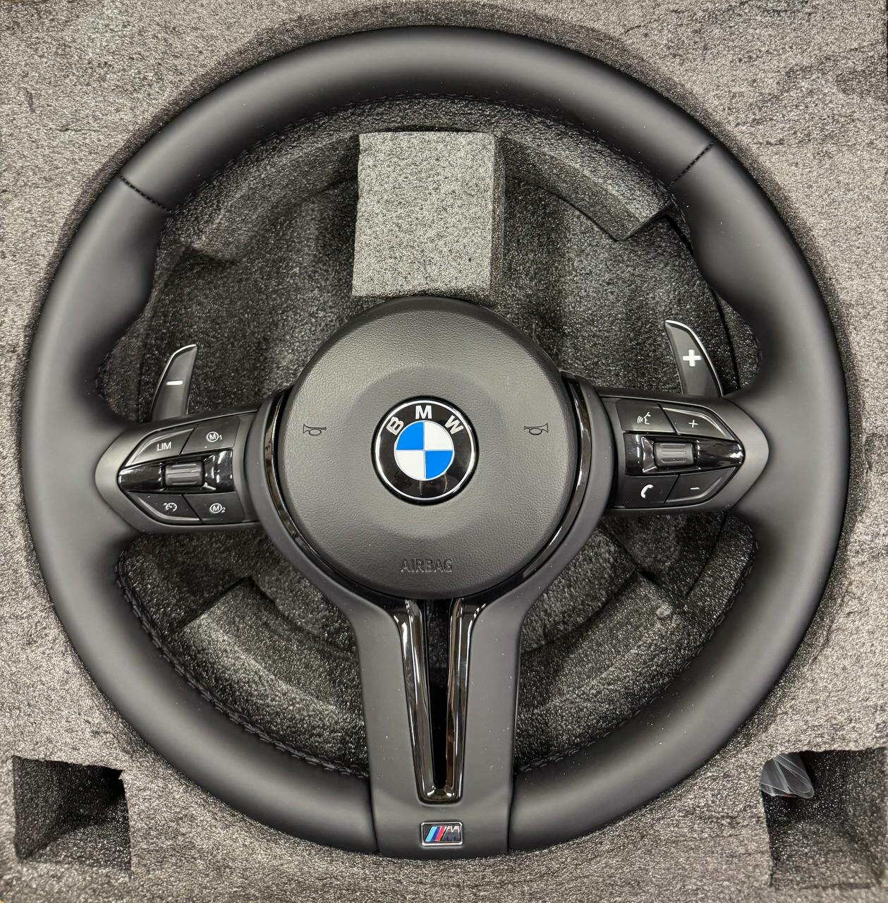 Руль BMW M3 f30 f20 F25m без подогрева Чёрная строчка Чёрные вставки
