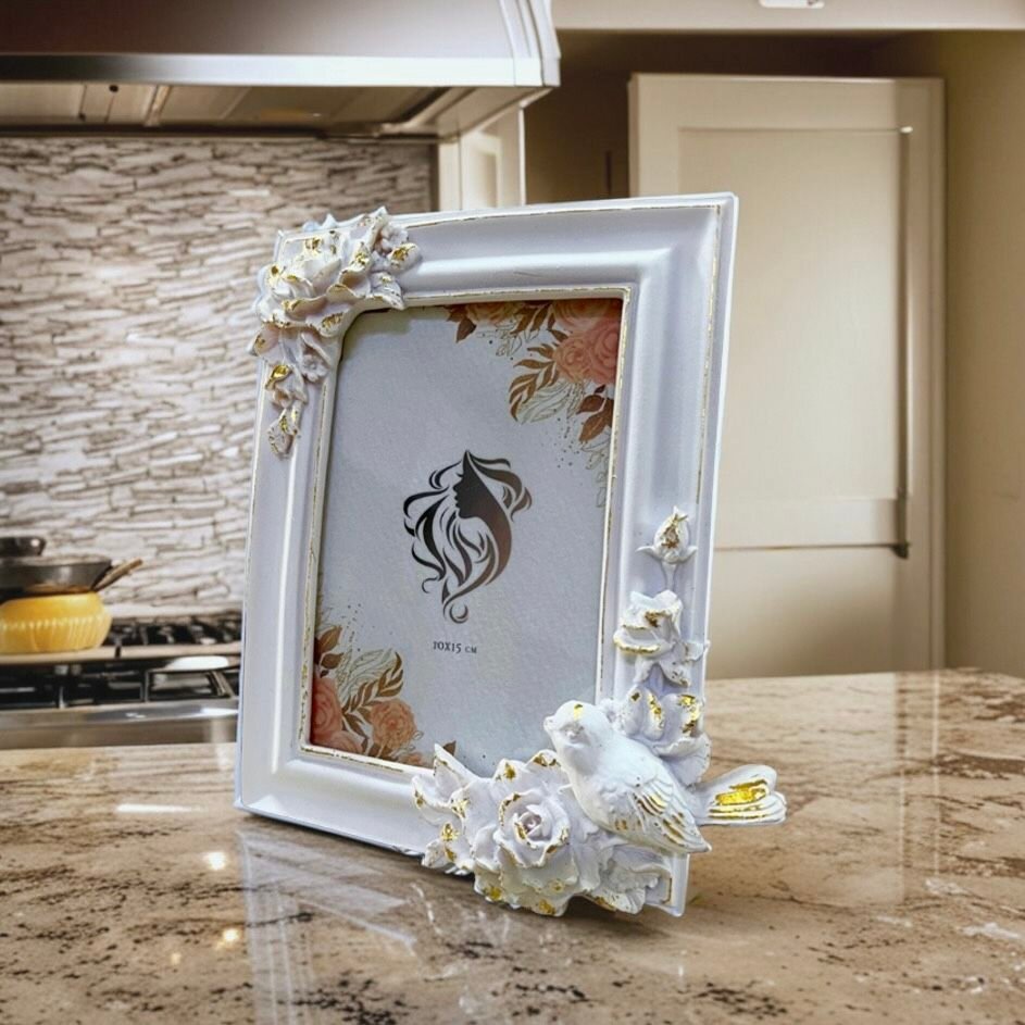 Фоторамка 10х15 Птичка на цветке 19,2х17см Цвет: Белый с позолотой