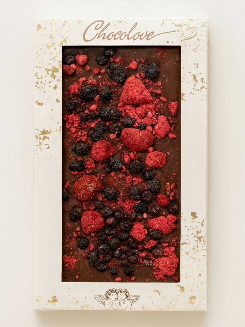 Шоколад молочный с малиной, вишней и черникой