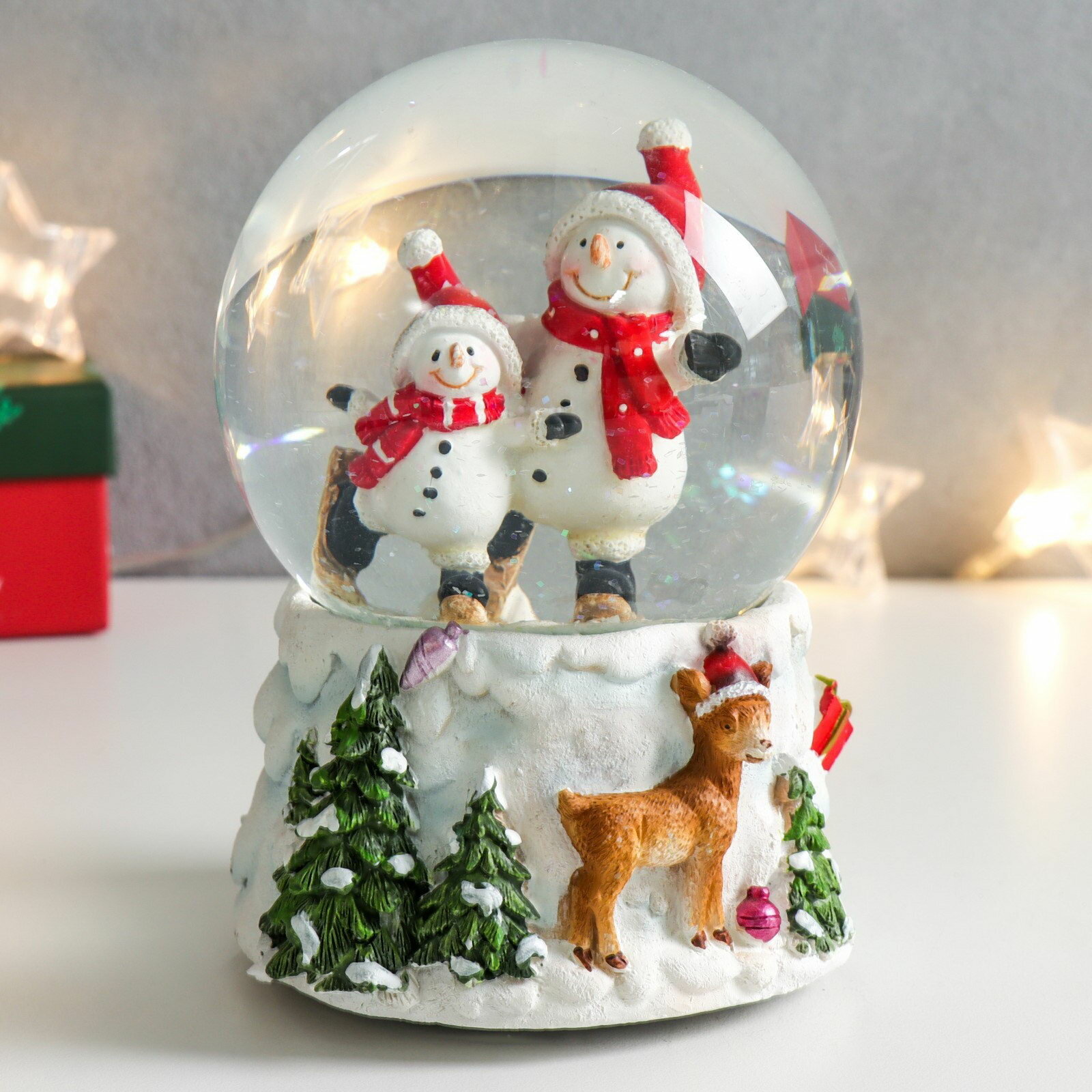 Снежный шар новогодний стеклянный "Два снеговичка и оленёнок", музыкальный, 11x10x14 см