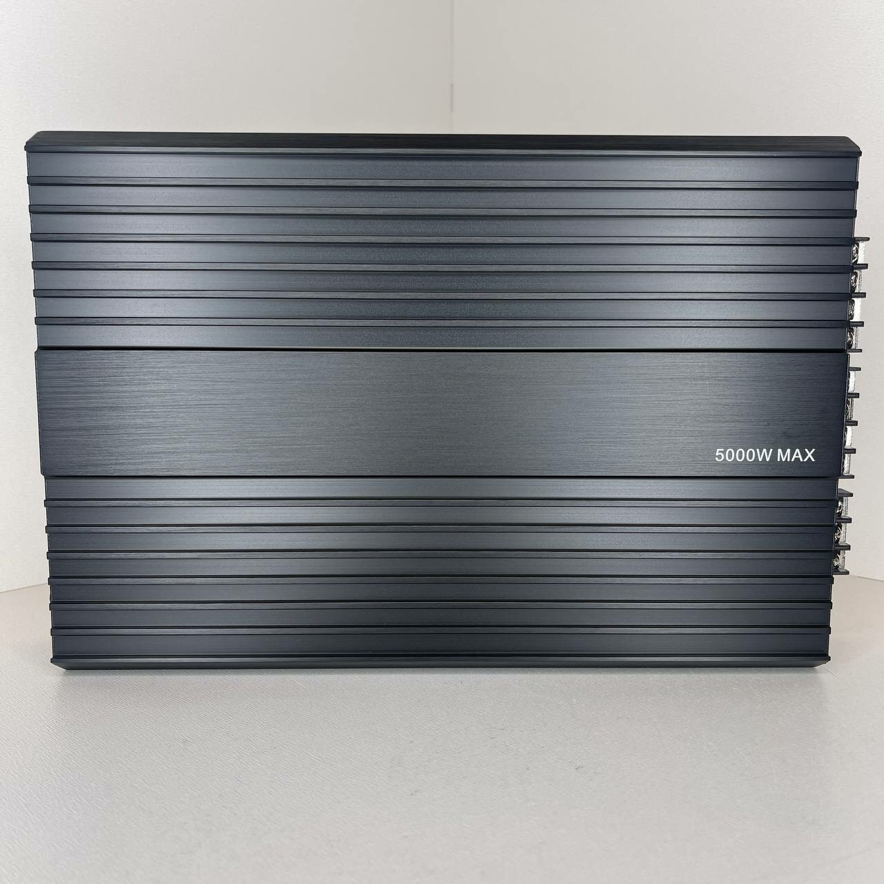 Автомобильный 4-х канальный усилитель для сабвуфера PMPO 5000W