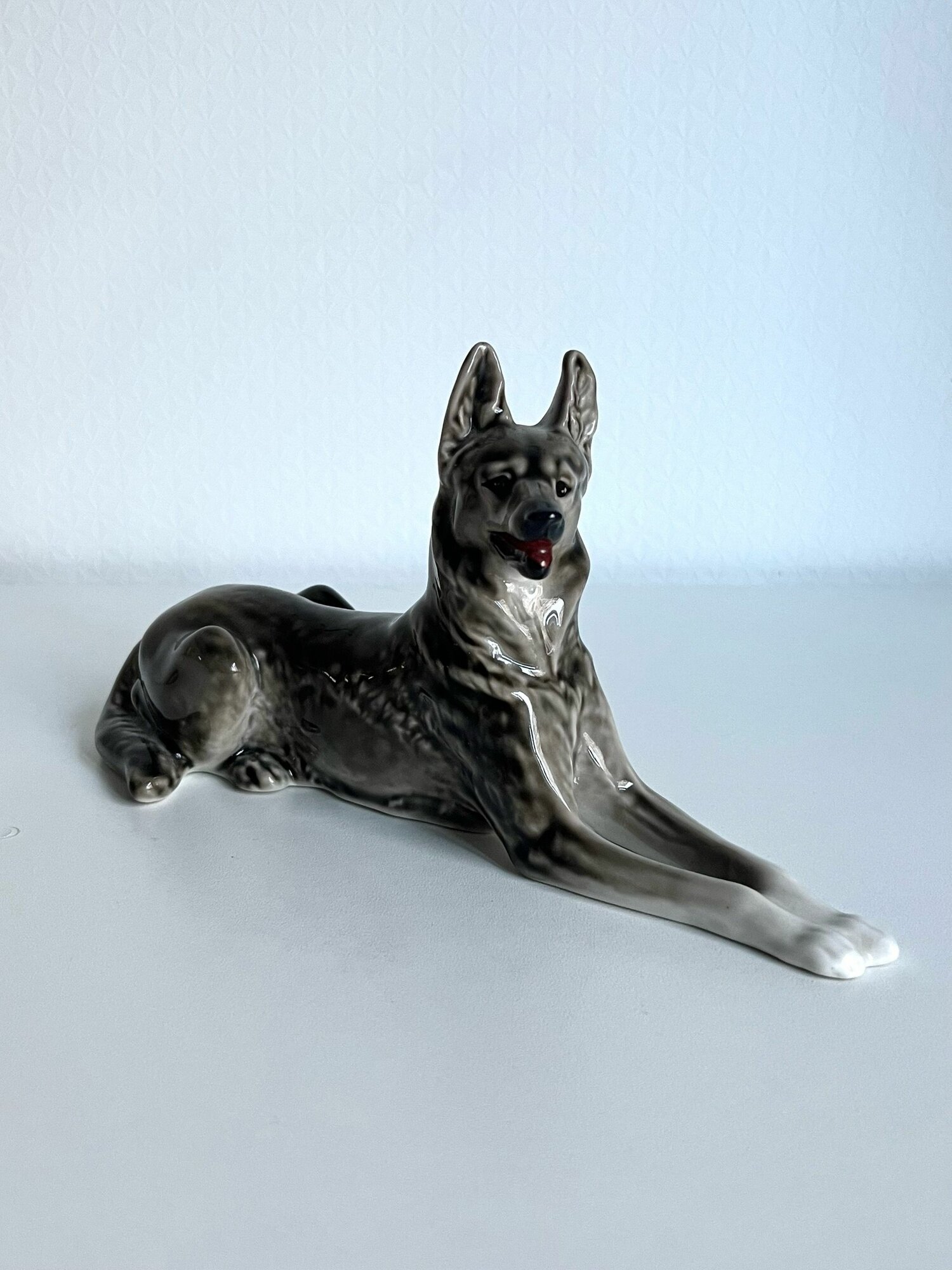 Статуэтка "Овчарка" Фарфор. ЛФЗ. СССР. Длина 23 см. Клеймо