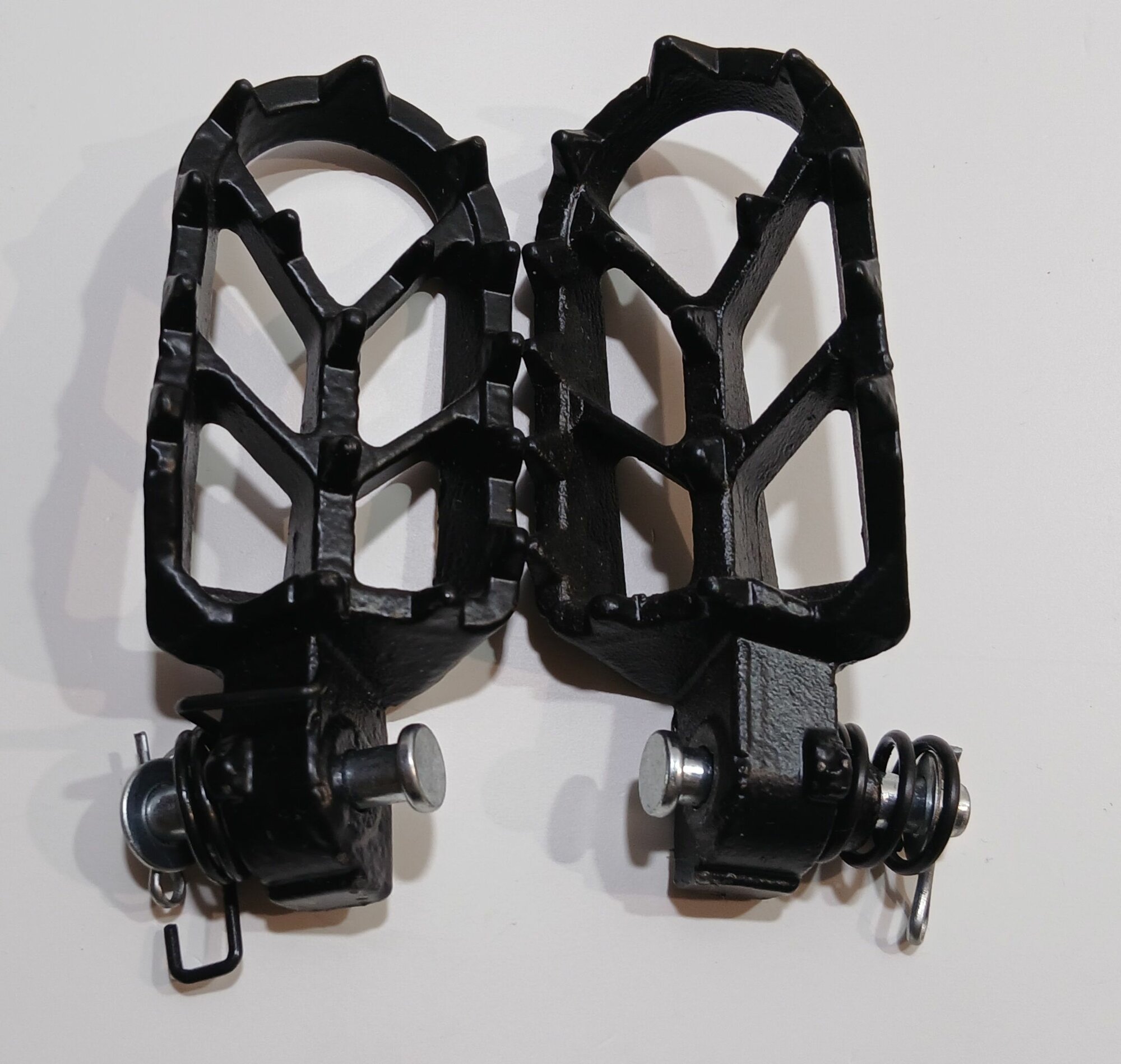 Подножки водителя в сборе (пара) Мотоцикл BSE Z3