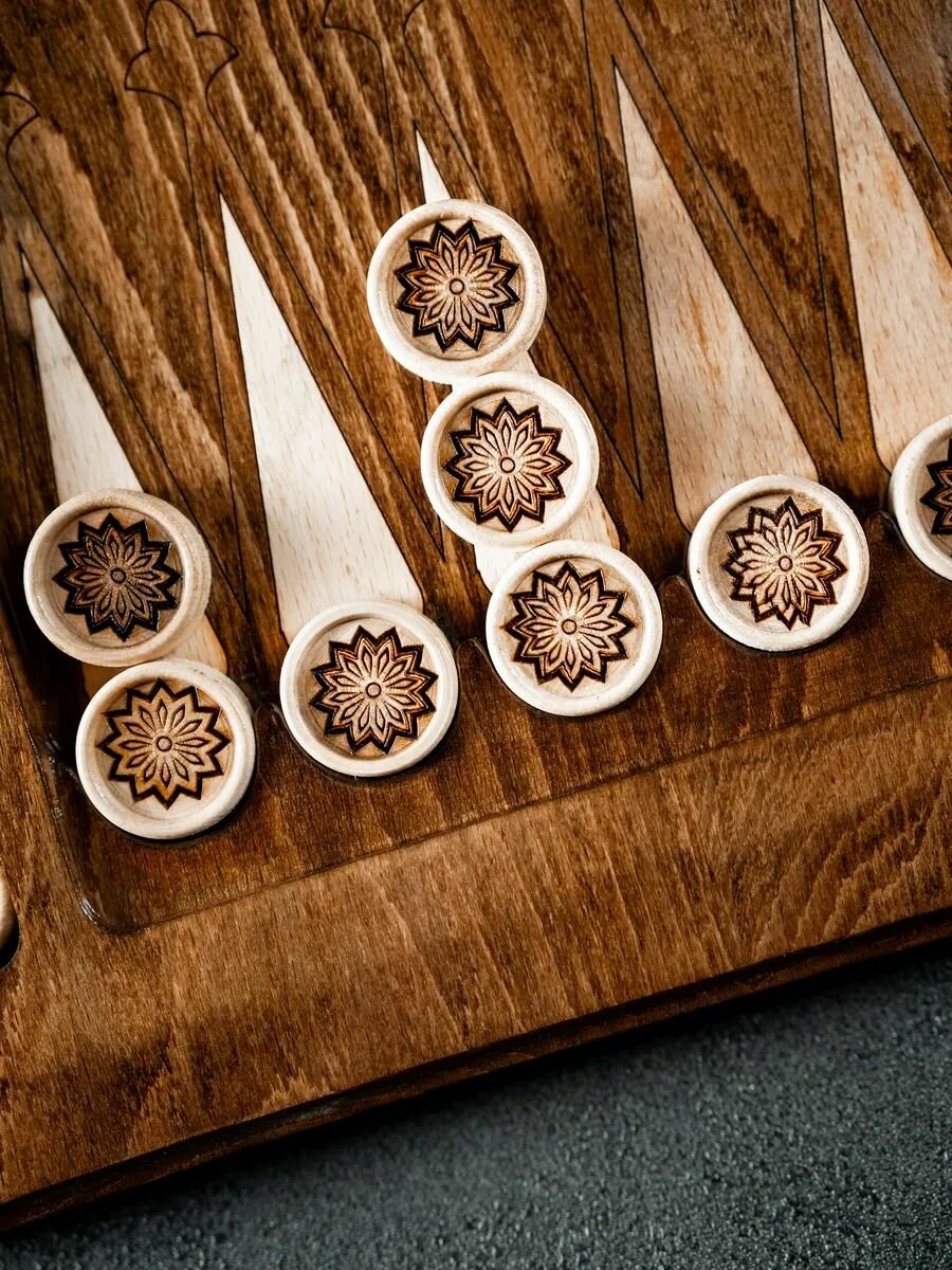 Фишки деревянные для нард и шашек "Орнамент цветок", бук, ручная работа