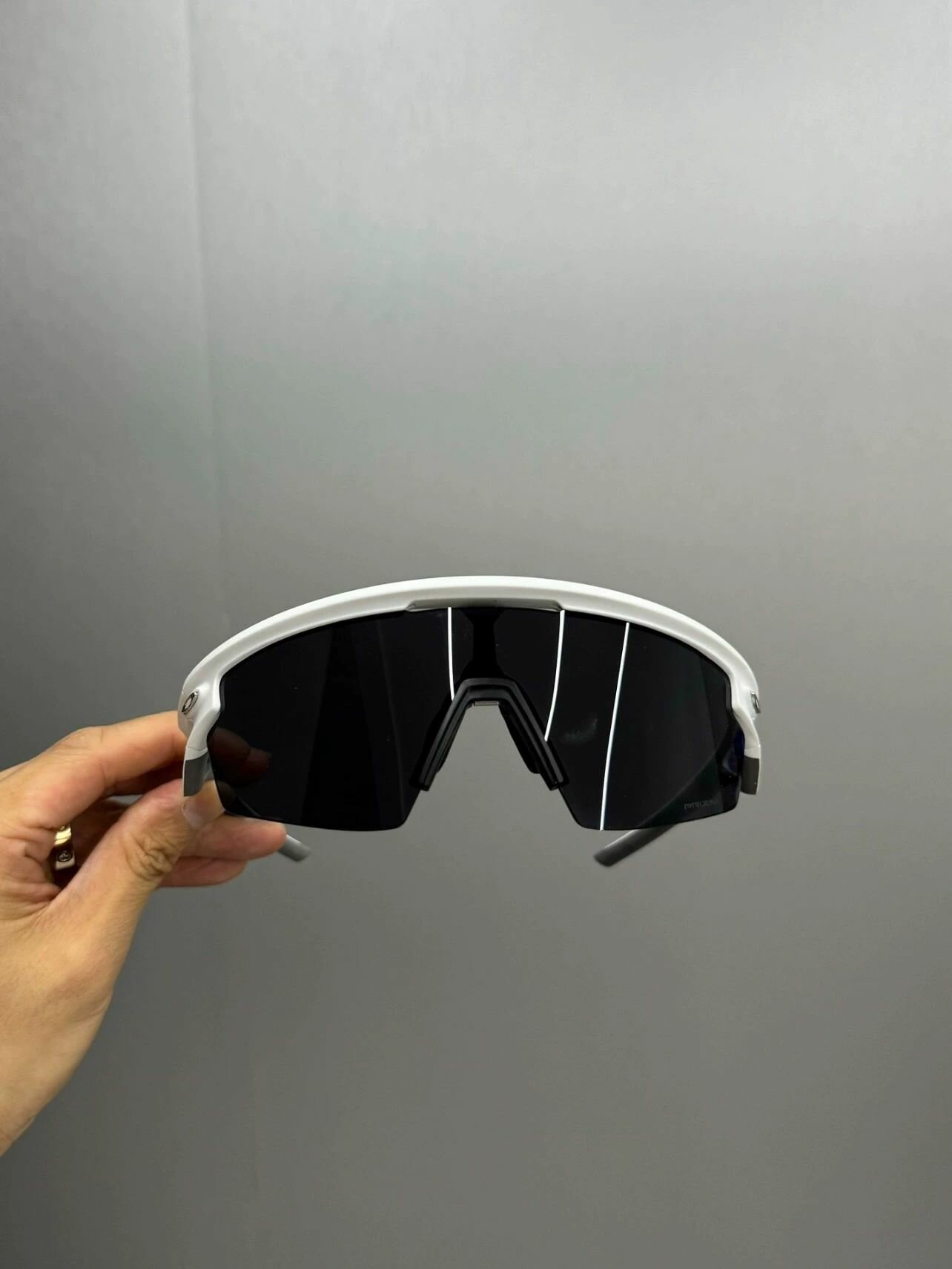 Велосипедные очки Oakley Sphaera 9403 для занятий спортом на открытом воздухе и катания на лыжах.
