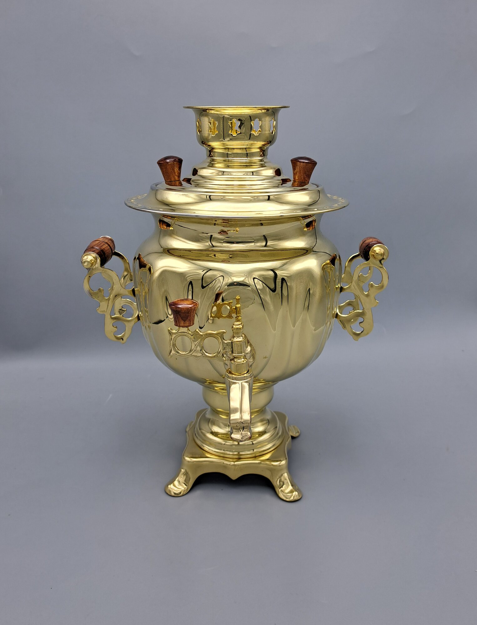 Самовар электрический 3 литра. Форма овал. Полированная латунь.