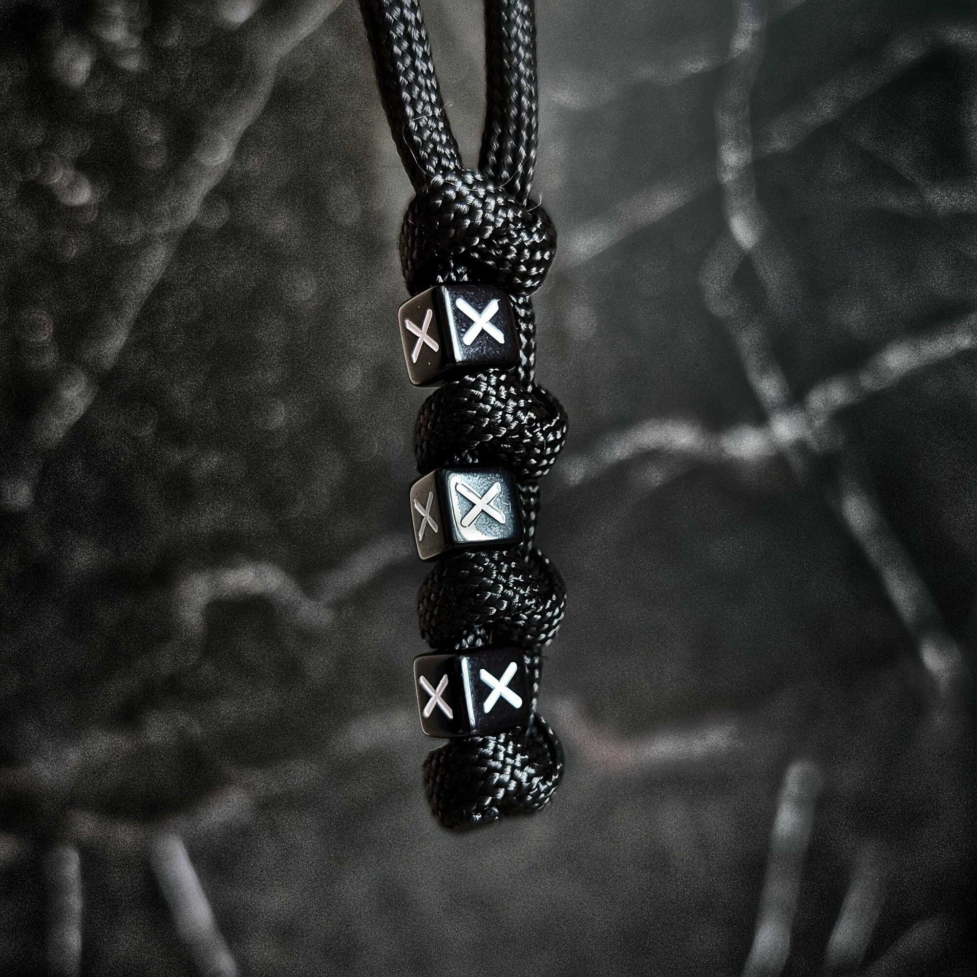 Темляк для ножа: "3 Икса"