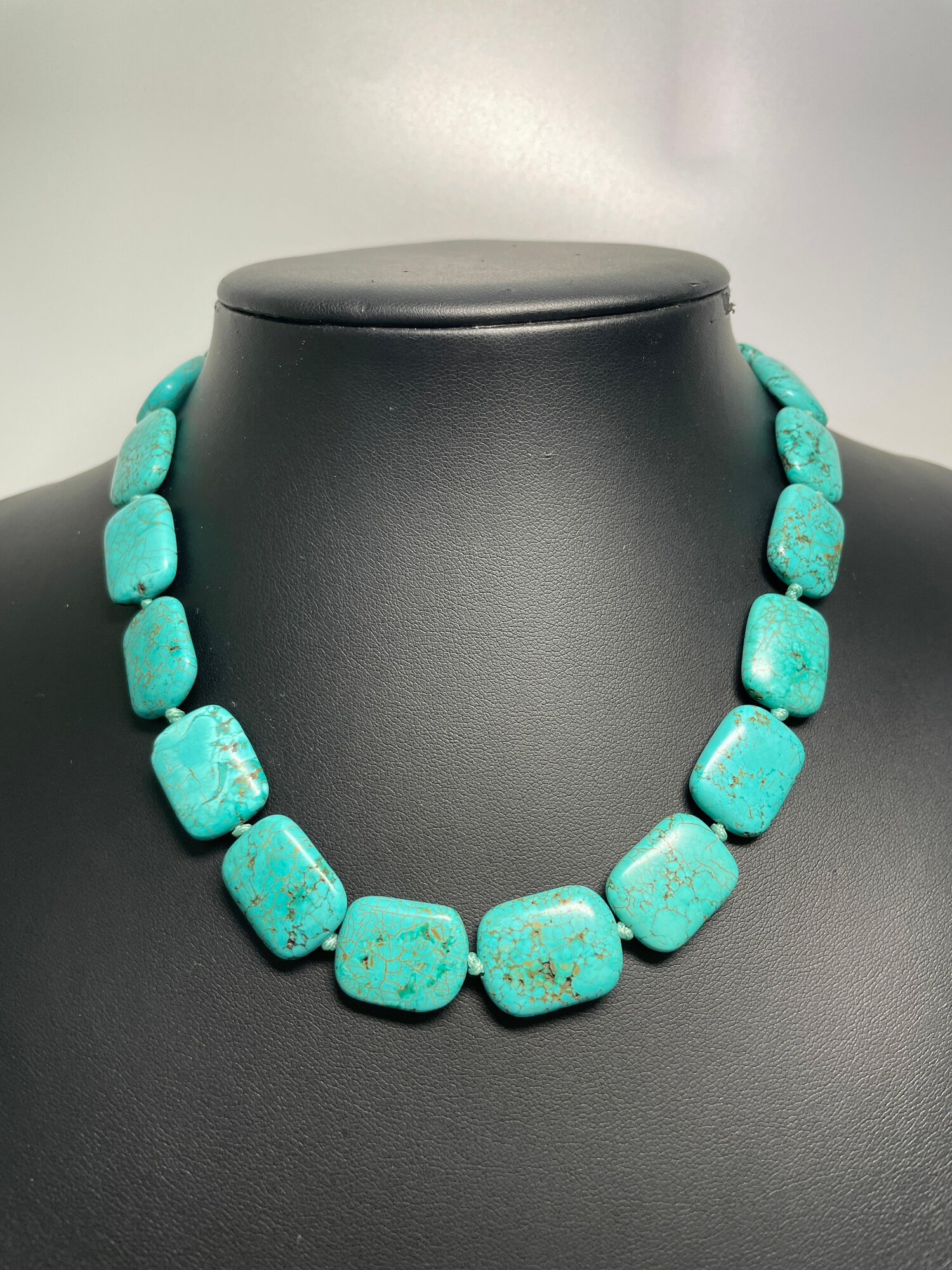 Винтажные бусы, говлит, имитация бирюзы, времен СССР, длина 46 см.