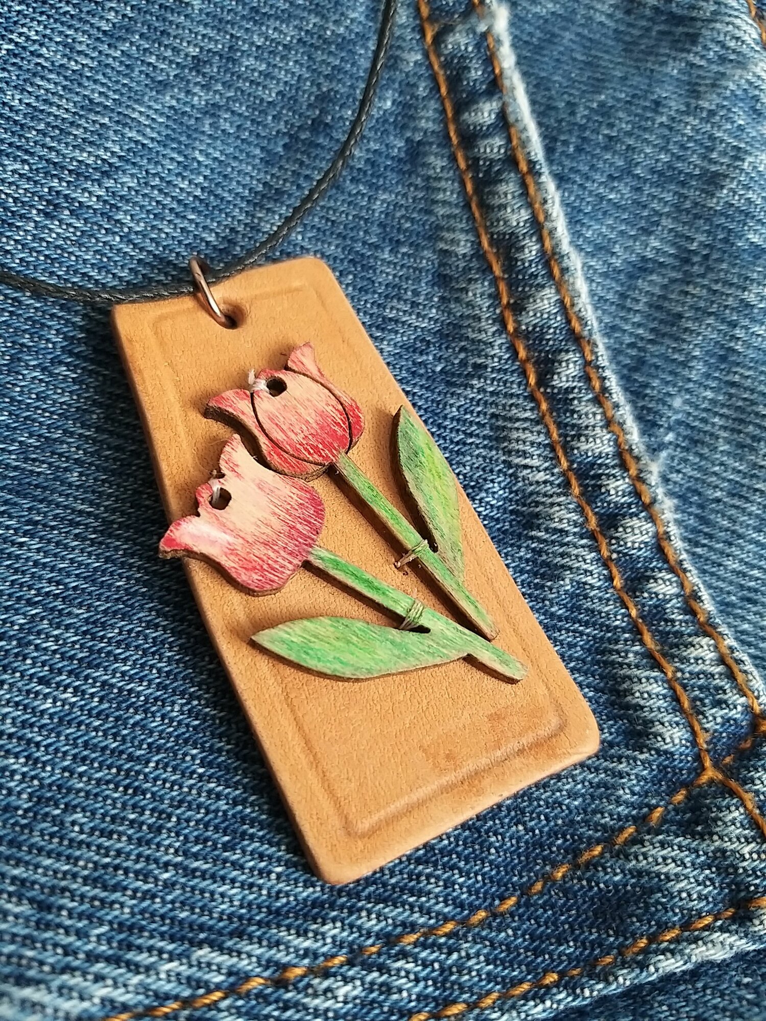 Колье, дерево