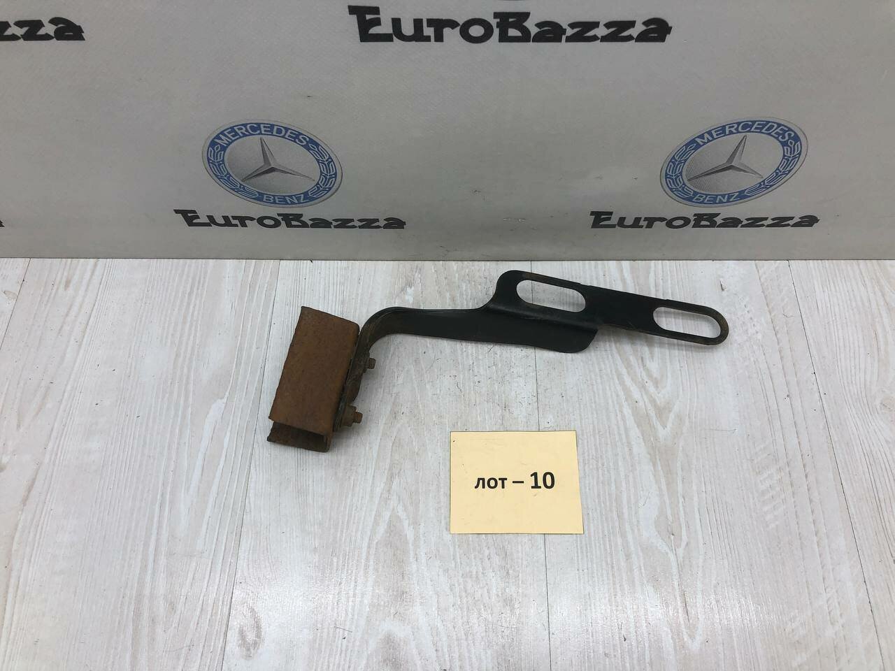 Кронштейн выхлопной трубы правый Mercedes W220 A2204920241