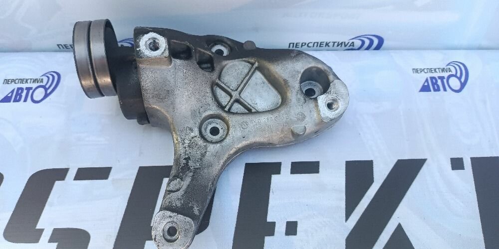 Кронштейн компрессора кондиционера Volkswagen Jett 1K0260885