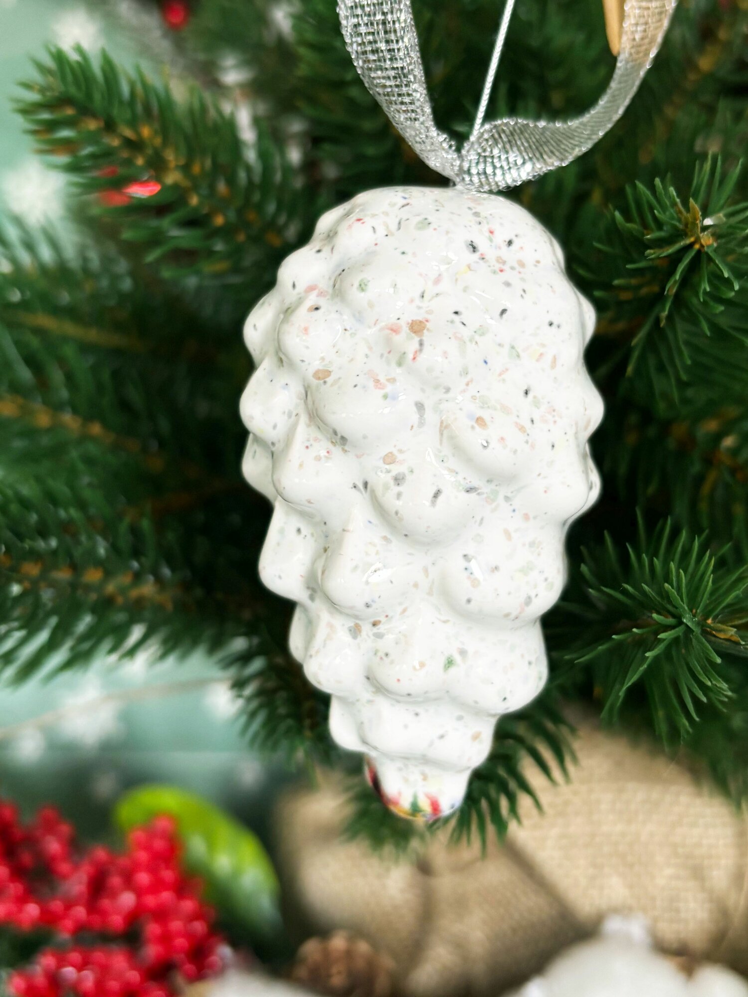 Елочная игрушка Фарфорового дома "Шишка", керамика, фарфор, диаметр 4см, высота 8см