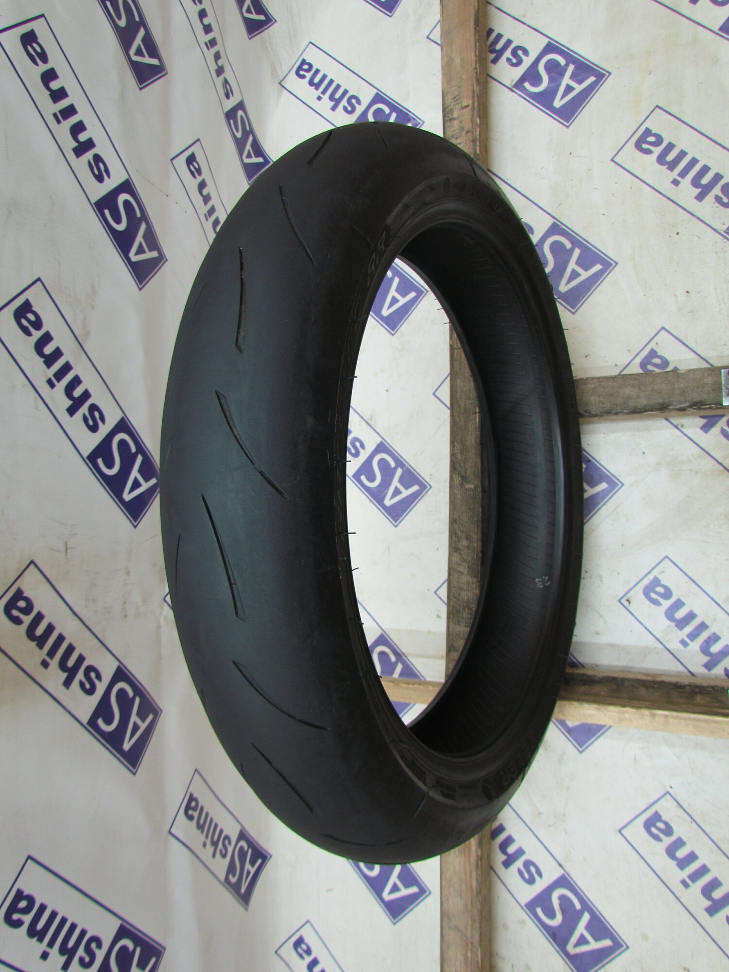 Мотошина БУ для мотоцикла Metzeler Roadtec RR 120 / 70 R17 0024693