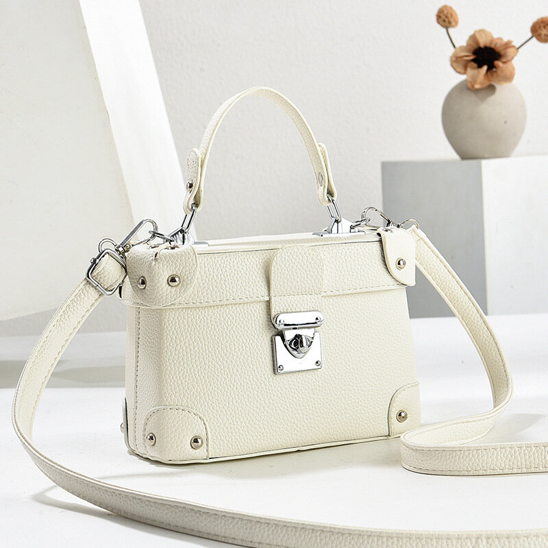 BT-0880 — Женская сумка-почтальонка с элементами ретро (кроссбоди + клатч)