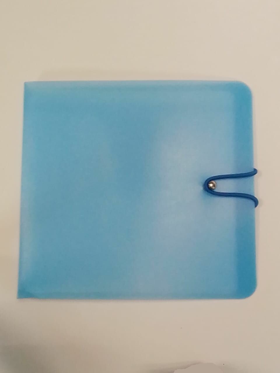 Папка для 12 CD/DVD дисков синяя с резиновой застёжкой