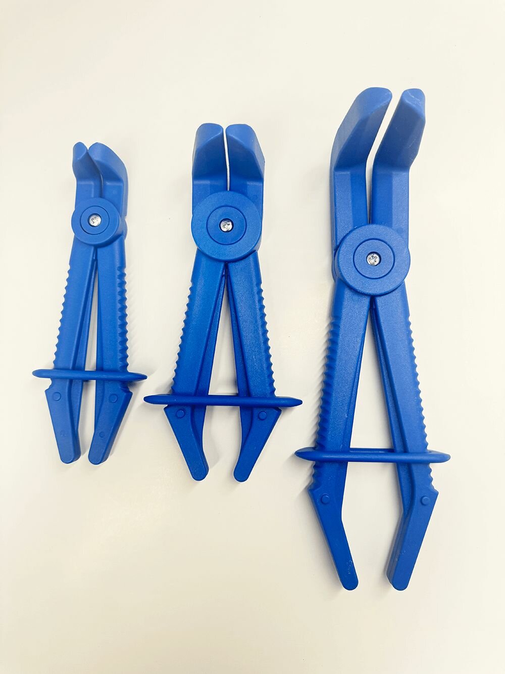 Набор загнутых зажимов для резиновых шлангов и патрубков ARNEZI 3 предмета