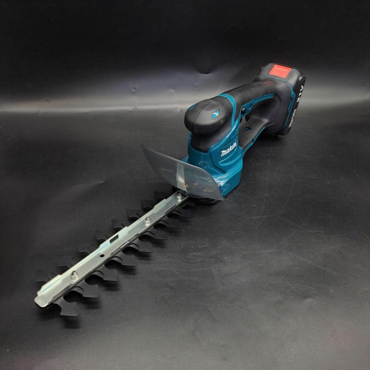 Кусторез аккумуляторный садовый триммер Makita/ ножницы для сада Макита 2 АКБ/ 21V, 5.0 Ah/ 110 мм