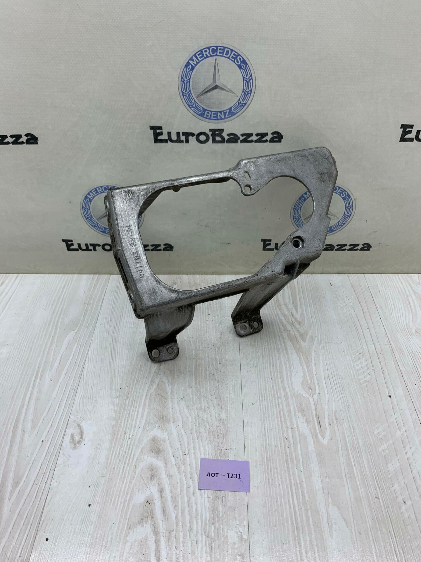 Кронштейн механизма ручника Mercedes W211 A2114270841