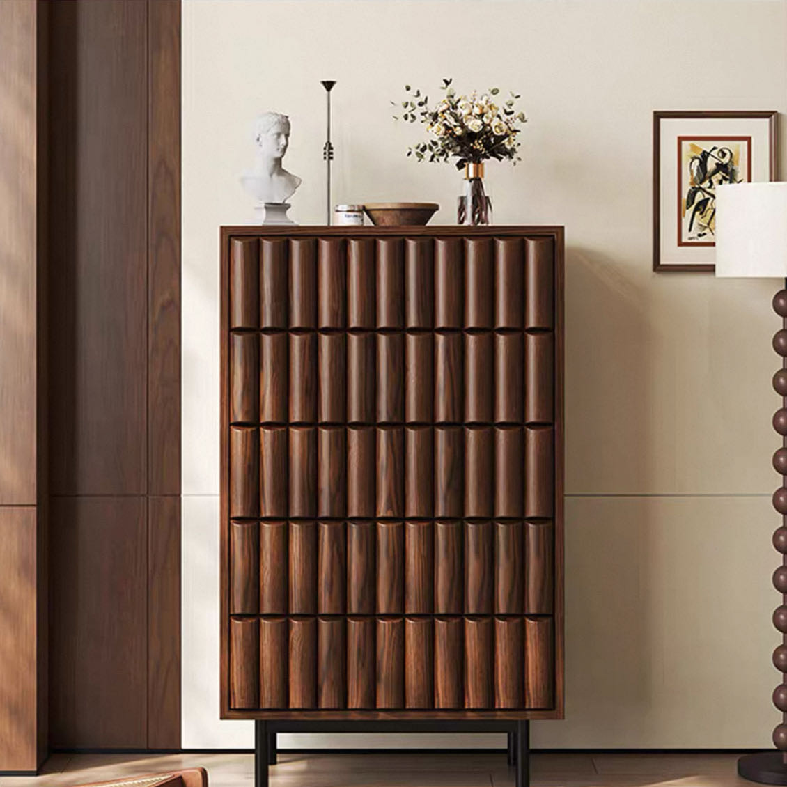 Интерьерный деревянный комод с рельефными фасадами Bayere