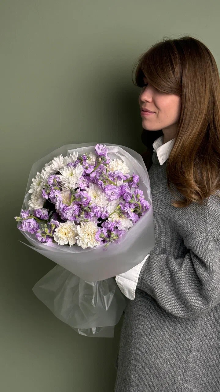 BONJOUR букет "Ave Maria 3.0" - букет из кустовой хризантемы, гвоздики и кустовой маттиолы