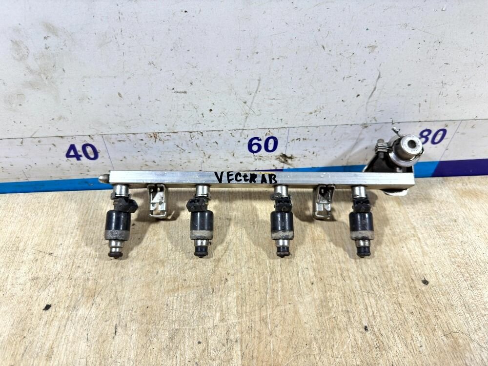 Форсунка топливная Opel Vectra B