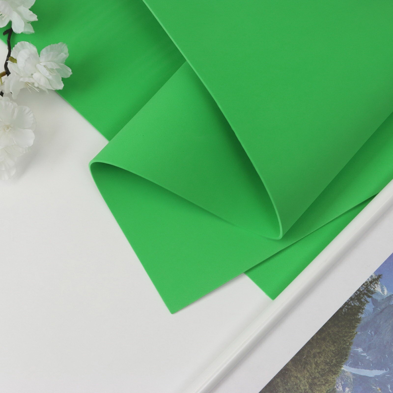 Фоамиран иранский, 2 мм, зелёный лайм/118, 60x70 см, особенность: бархатный(ая), 10 шт.