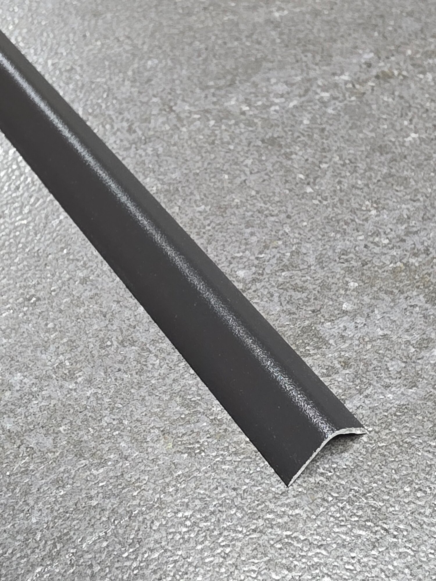 Угол внешний накладной для плитки алюминиевый 10х10мм 2,7м чёрный муар