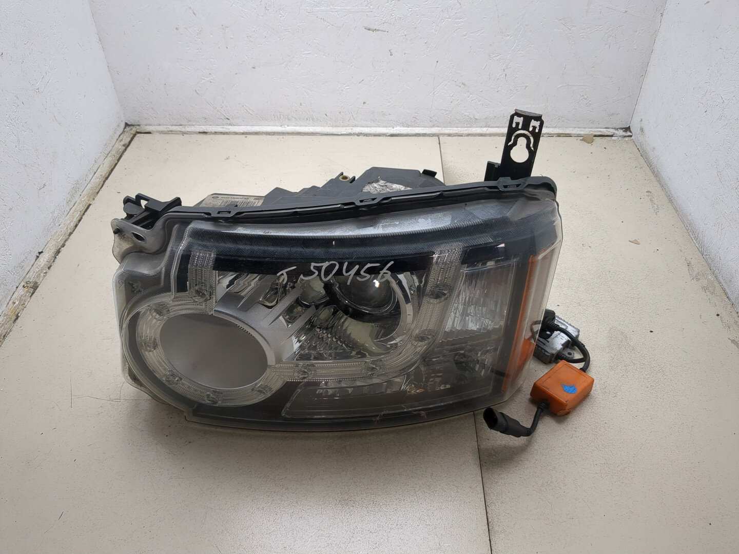 Фара (передняя) левая Land Rover Discovery 4 Б/У