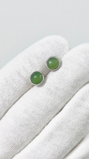 Серьги пусеты, нефрит