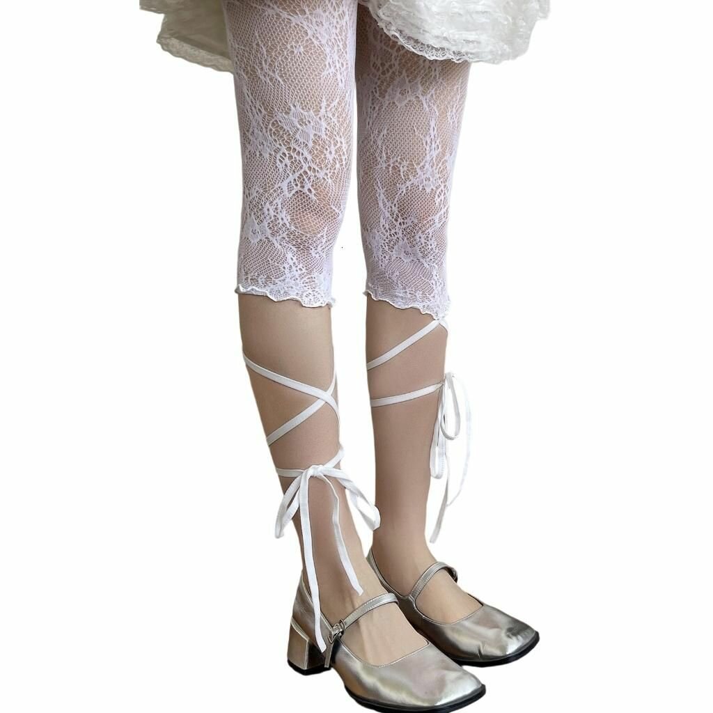 Колготки с ажурным низом из цветочного кружева на ремешке-белый