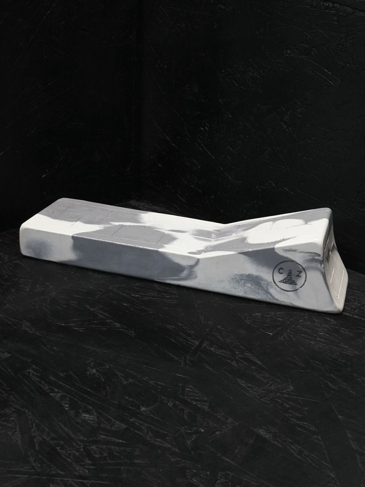 Фигура для фингерборда Comix Zone Kink Ledge asphalt/white 29x8.5x7