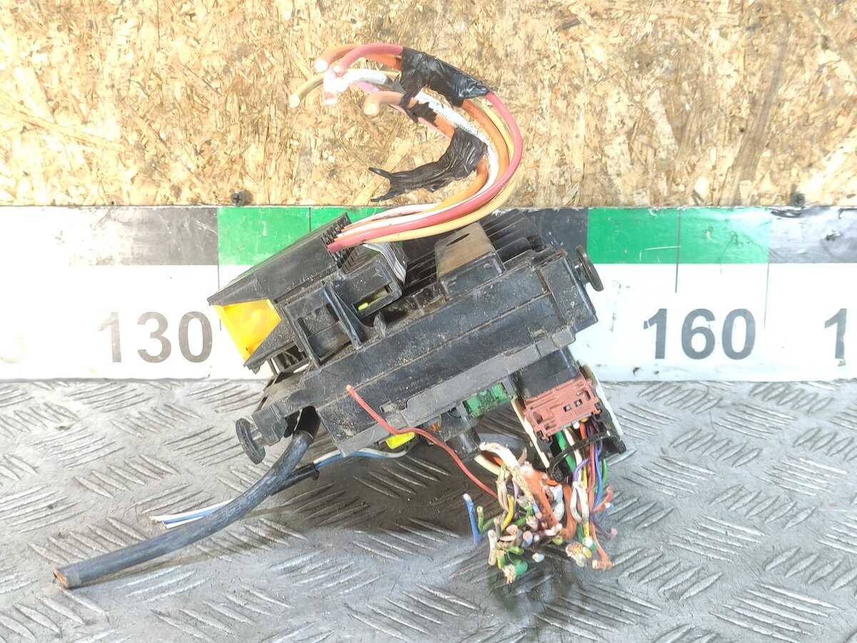 Блок предохранителей моторный PEUGEOT 3008 2010-2016 9807028580