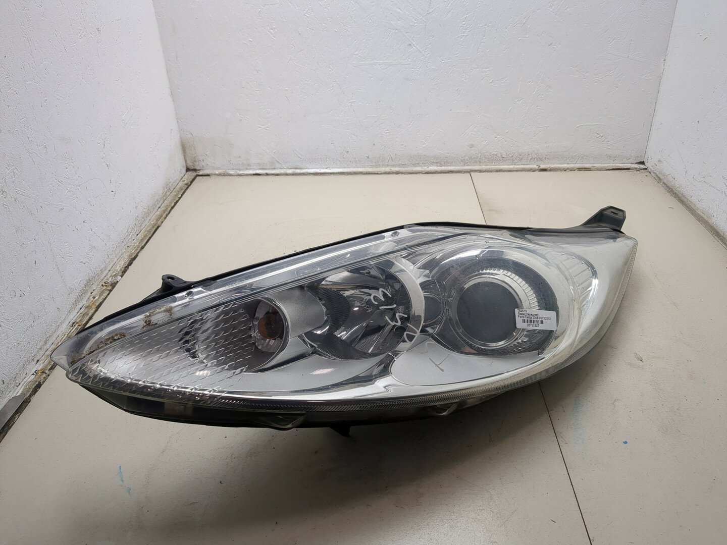 Фара (передняя) левая Ford Fiesta Б/У