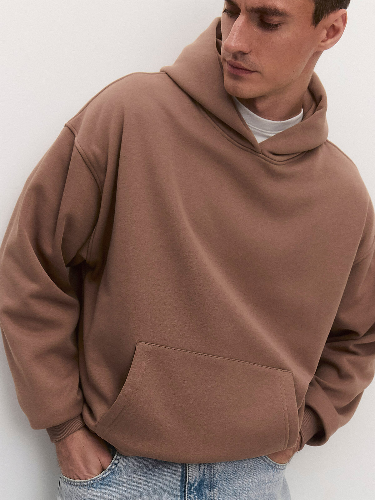 Худи со спущенным плечом