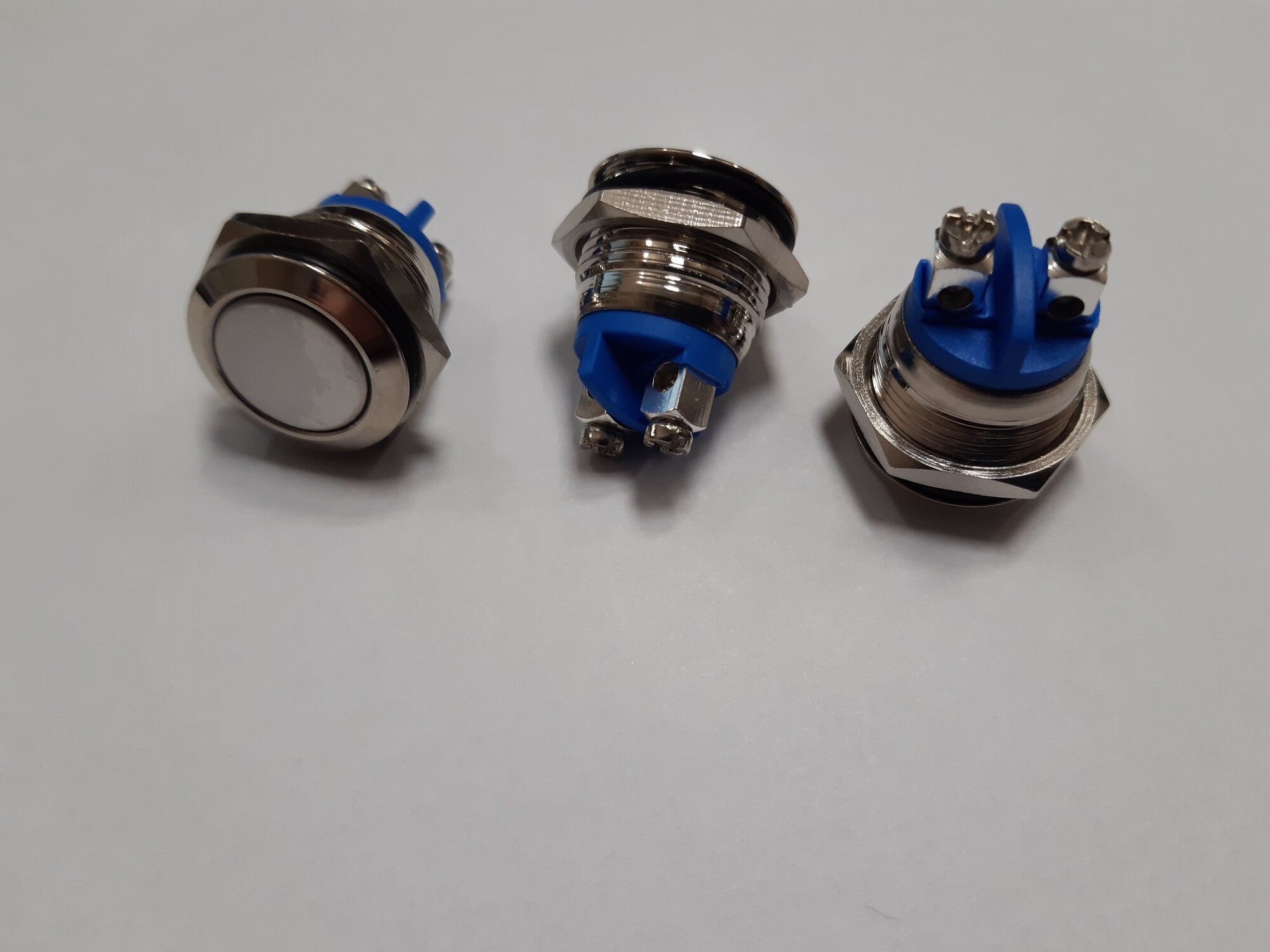 Кнопка без фиксации, металл 16мм.