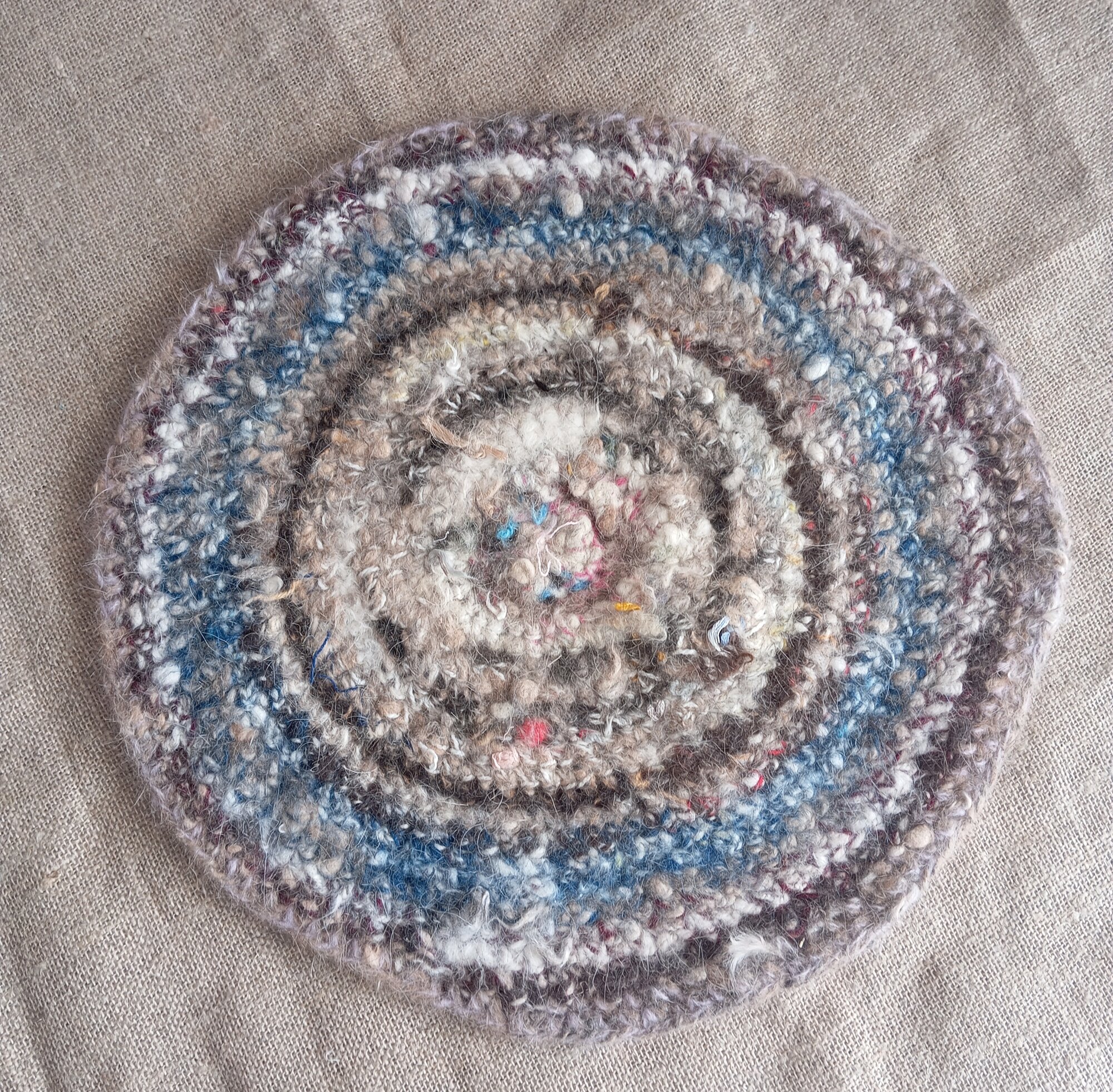 Коврик-сидушка вязаный из собачьей шерсти "Бим"