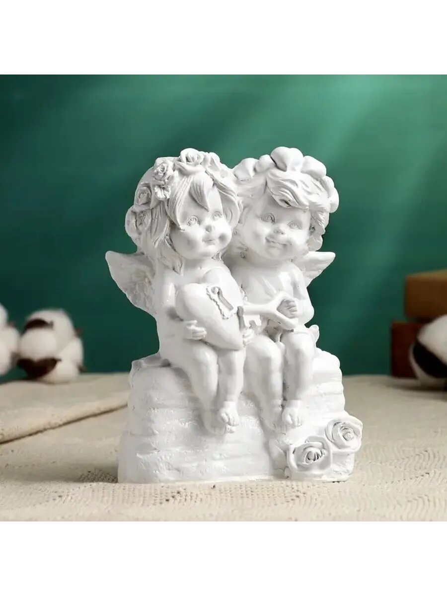 Белый ангел с сердцем на замочке – из гипса